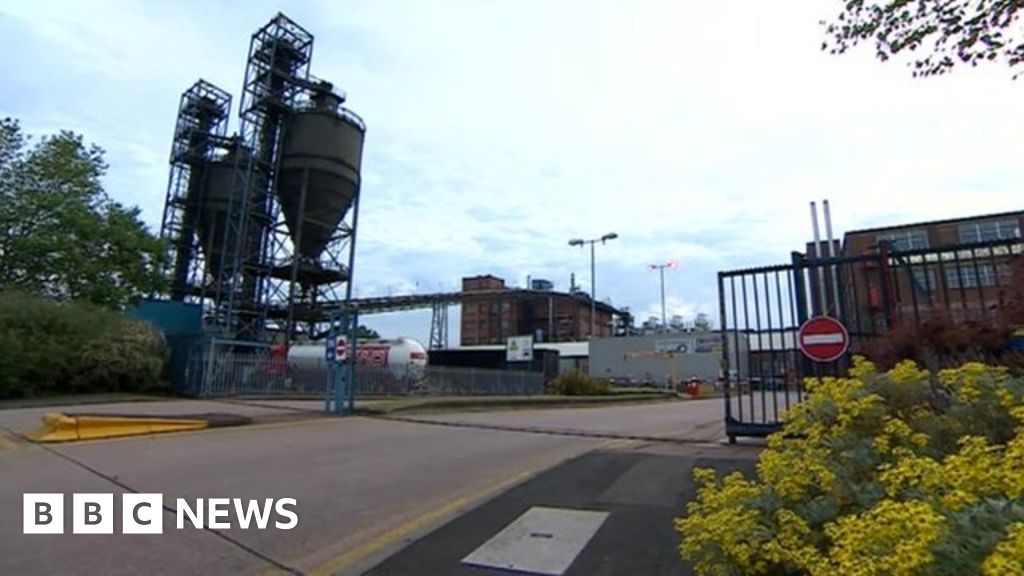 Union in Wolverhampton determined to keep Goodyear open - BBC News