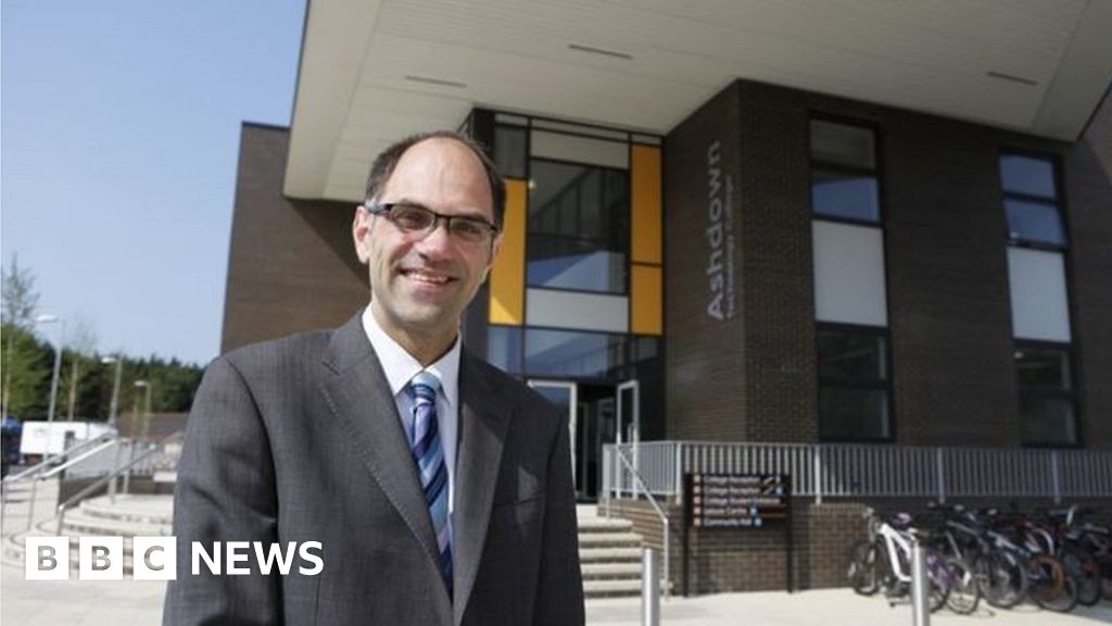 Head defends assembly apologies plan for disruptive pupils - BBC News