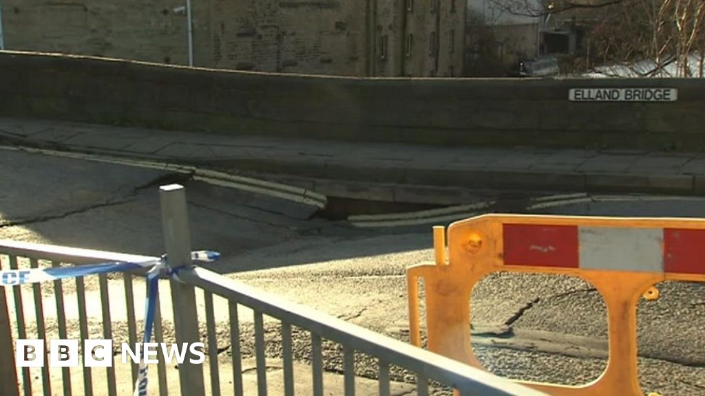 UK Floods: Collapsed Elland road bridge 'beyond repair' - BBC News