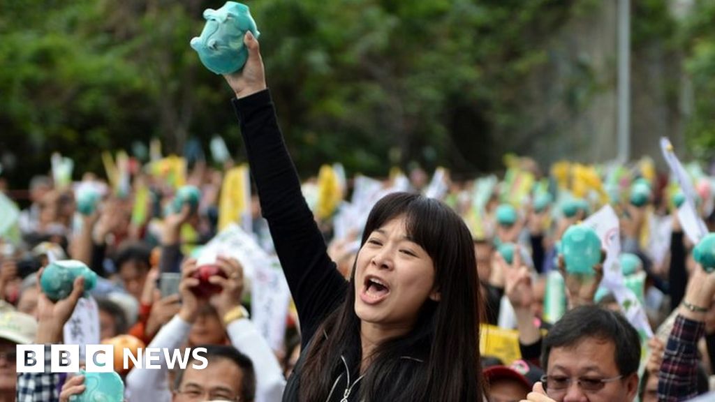An election battle for the identity of Taiwan - BBC News