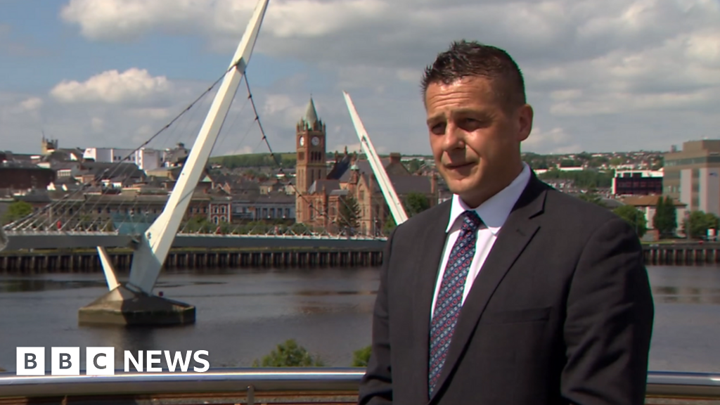 Former DUP mayor quits party to pursue 'vision' - BBC News