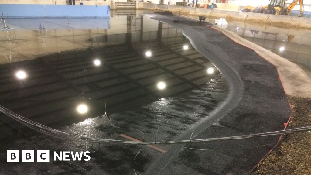 Colwyn Bay scale model built for beach extension plan - BBC News