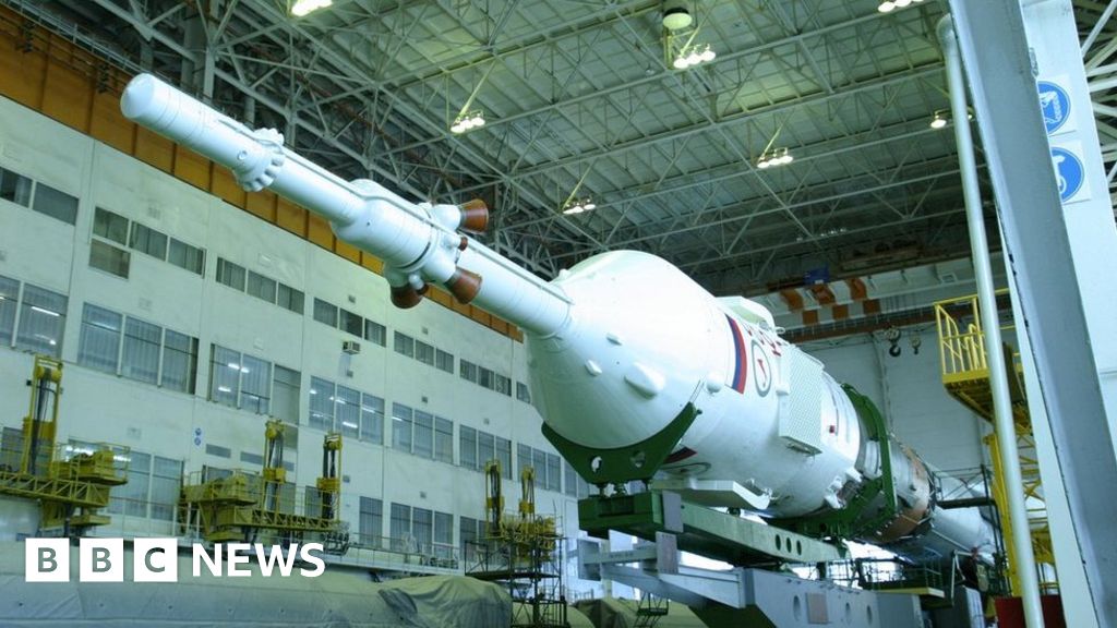 Tim Peake: Astronaut's rocket assembled in Kazakhstan - BBC News