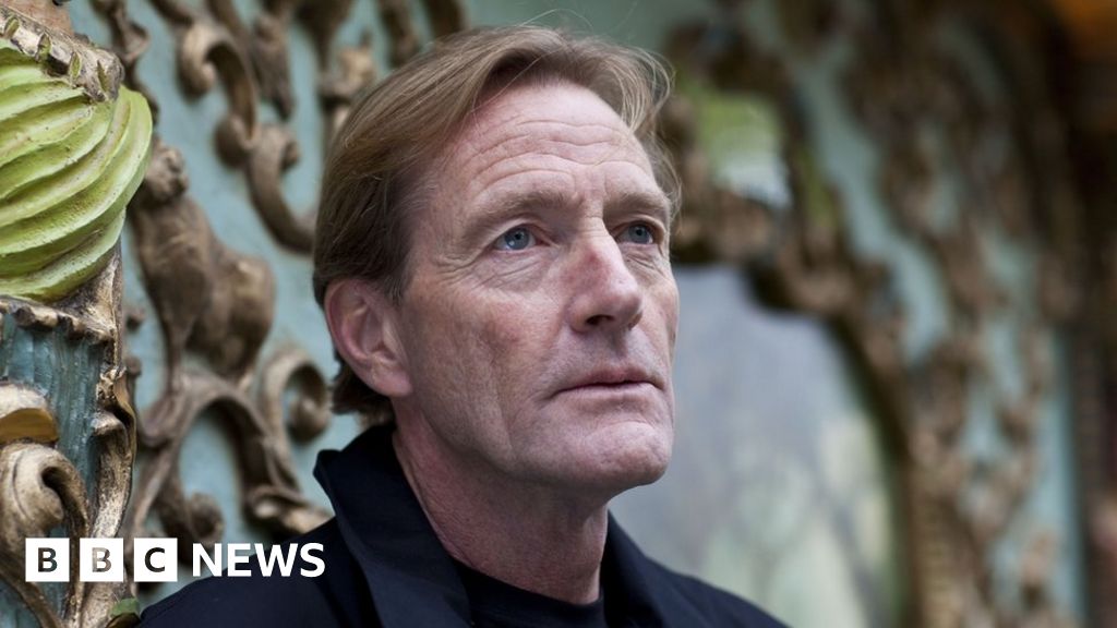 How author Lee Child lost his job and found global success - BBC News