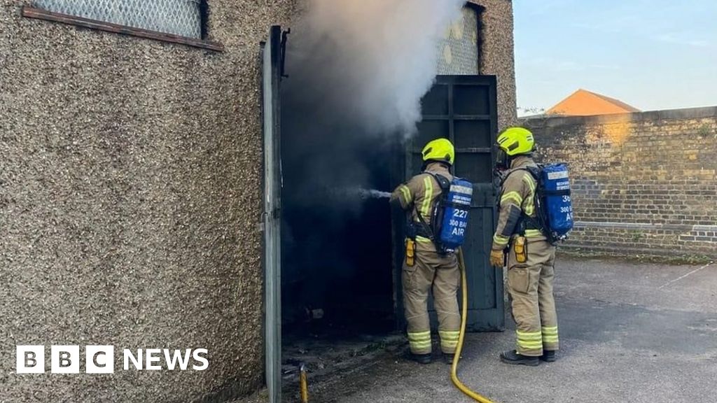 Biggleswade Power restored after electrical substation fire - BBC News