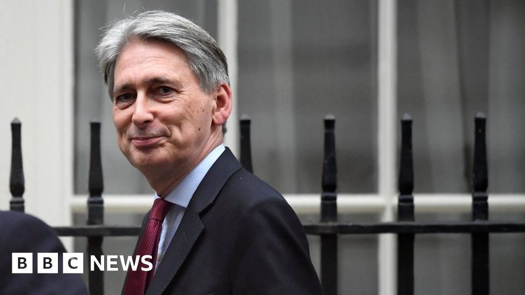 Hammond’s new Budget headache - BBC News