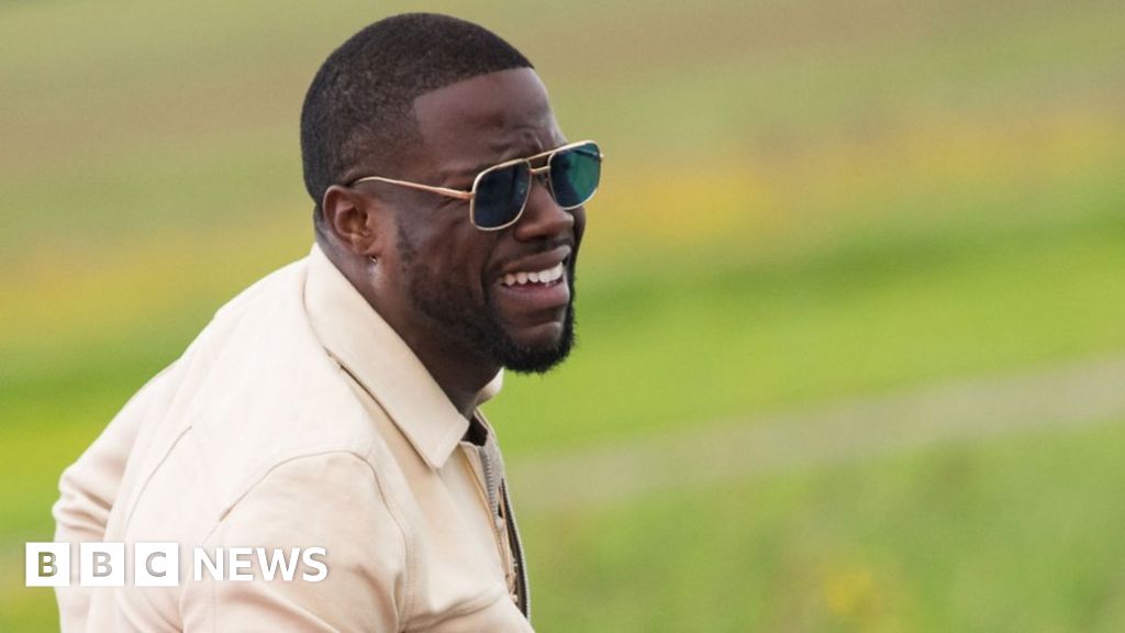 Kevin Hart: Fans kicked out for using mobile phones at gigs - BBC News