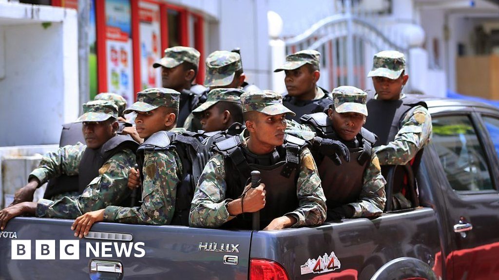 Maldives crisis explained in 60 seconds - BBC News
