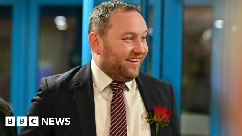 Election 2019: Ian Murray holds on to Labour's only Scottish seat - BBC ...
