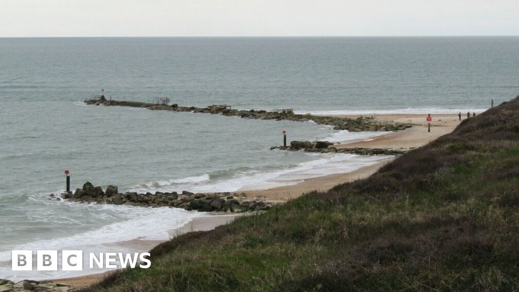 Dorset: Preparations start for Hengistbury Head Long Groyne repairs ...
