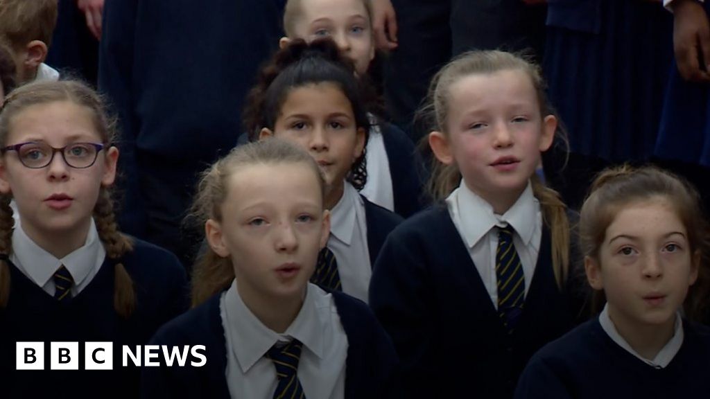 Young Voices: Thousands of children to perform at the O2 Arena - BBC News