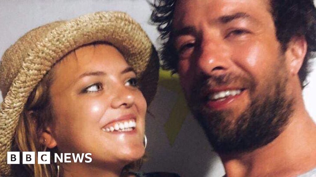 Bristol surfer Jon Lewin dies of suspected seizure in Sri Lanka - BBC News