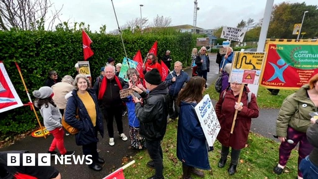 Southern Water: Campaigners protest against sewage leaks
