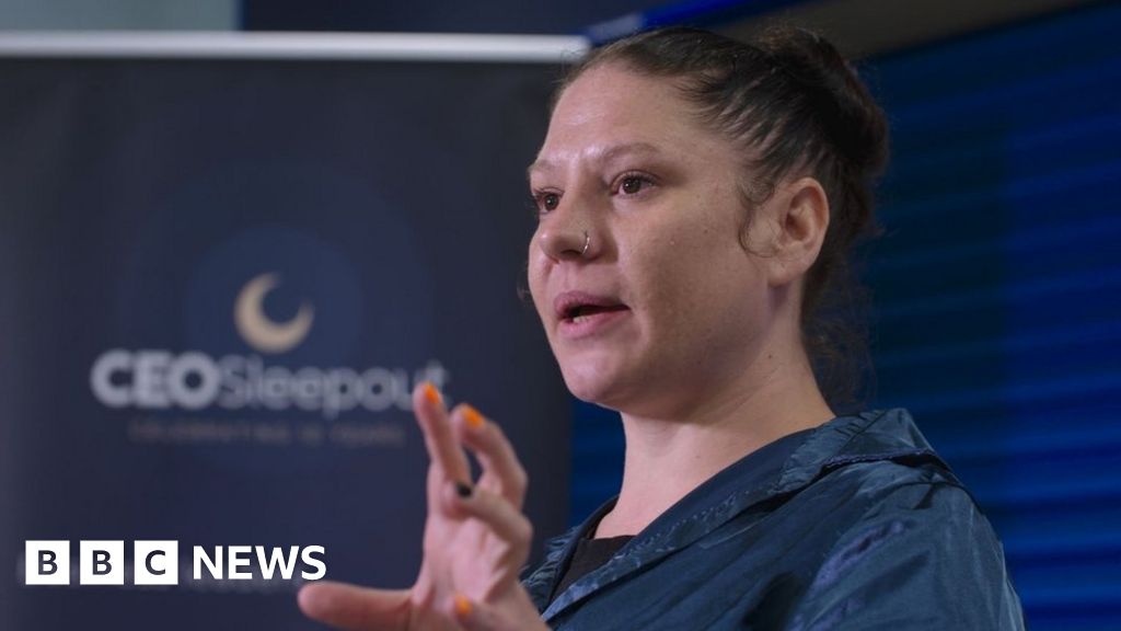 Kent woman who was homeless at 13 backs awareness event - BBC News