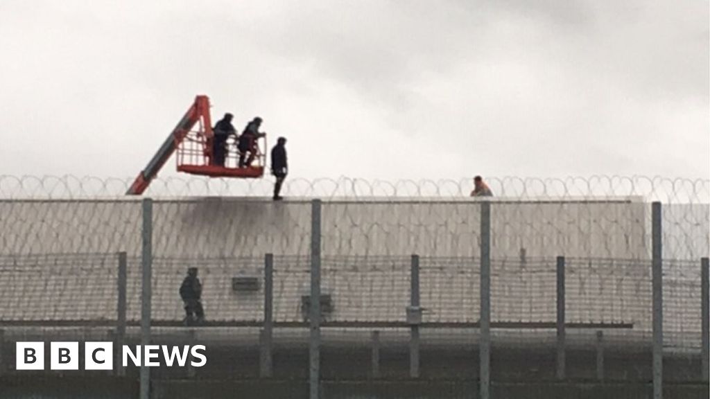 Prisoner taken off the roof at HMP Berwyn prison in Wrexham - BBC News