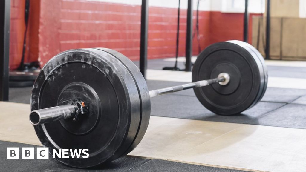 Man found dead with 60kg gym bar on neck - inquest - BBC News