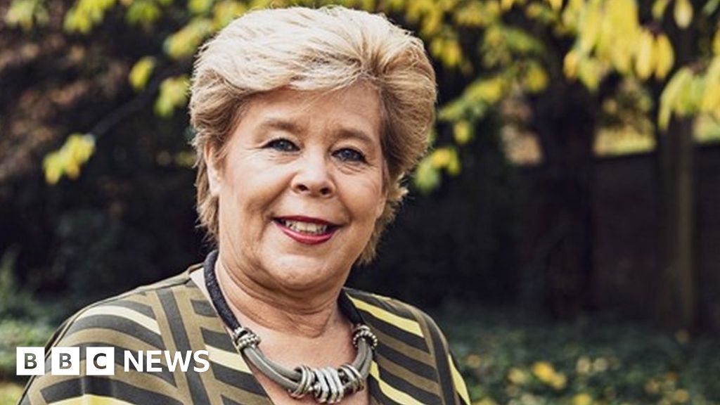 Hull and East Riding devolution deal 'on the table', leader says - BBC News