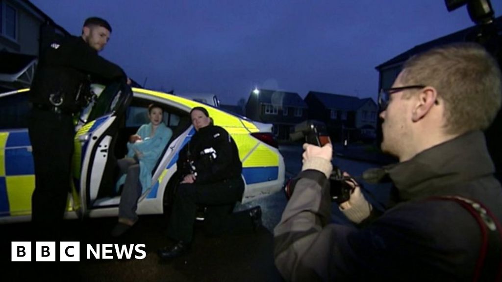Police officers rush mum-to-be to hospital after car breaks down in ...