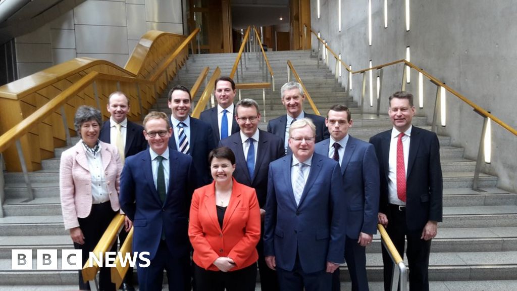 Scottish Conservatives unveil 'shadow cabinet' - BBC News