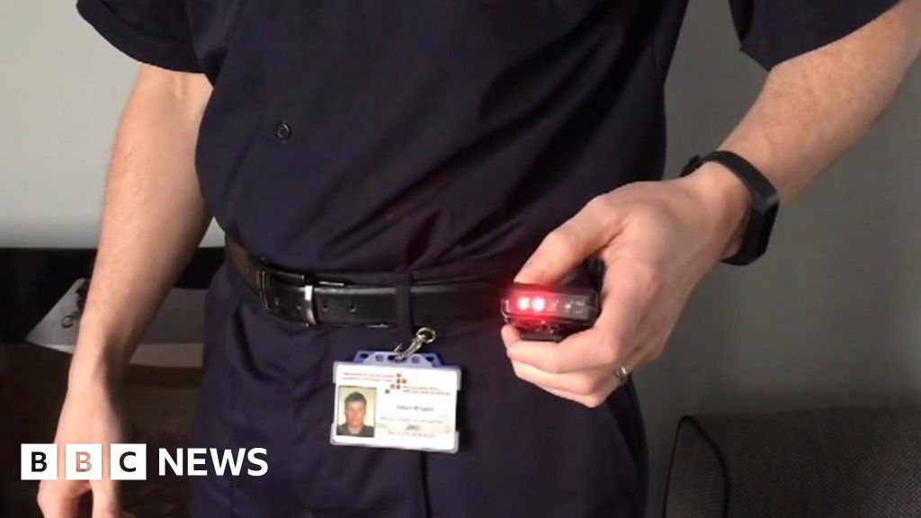 Retained fighter carries pager 'all the time' - BBC News