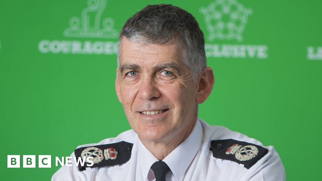 Andy Marsh: Avon and Somerset Police chief to leave role - BBC News