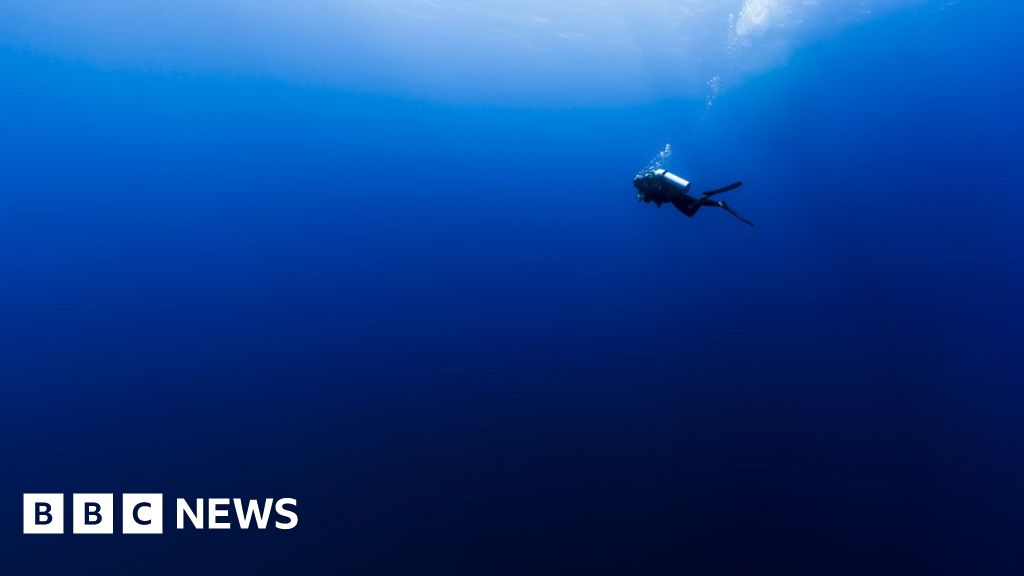 Climate change: Blue planet will get even bluer as Earth warms - BBC News