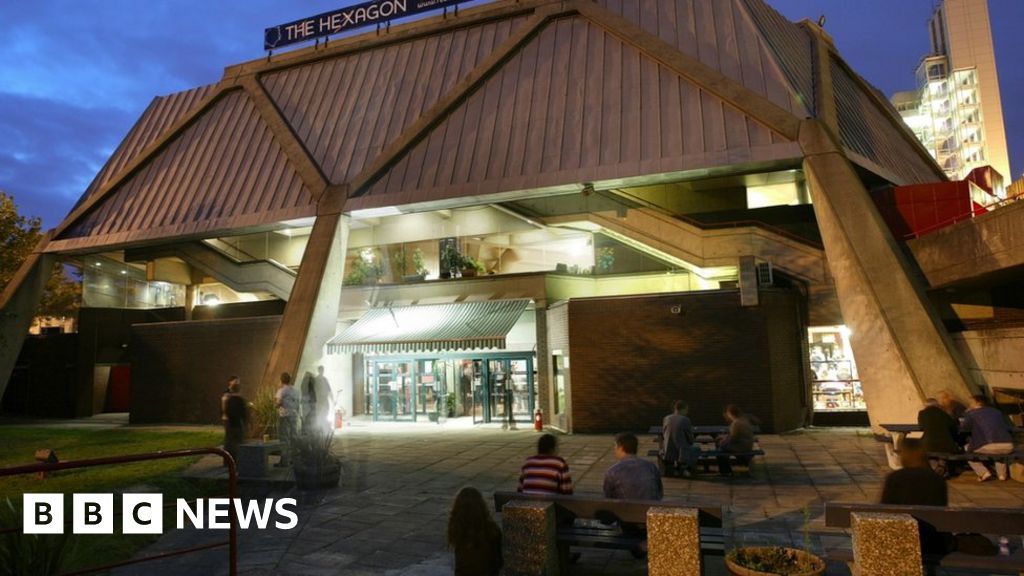 Snooker set to return to Reading's Hexagon Theatre - BBC News