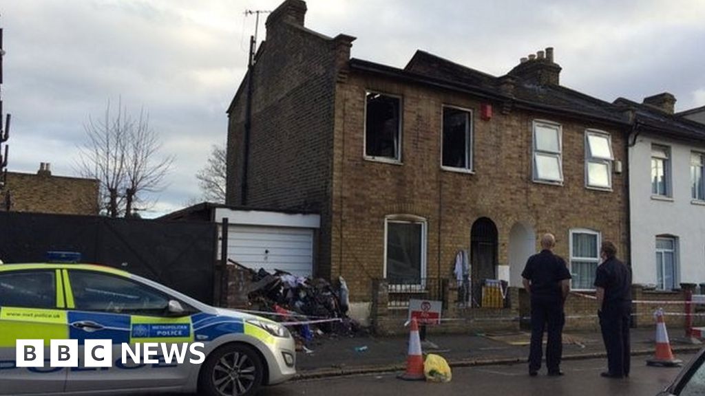 Forest Gate house fire: Two held on suspicion of murder - BBC News