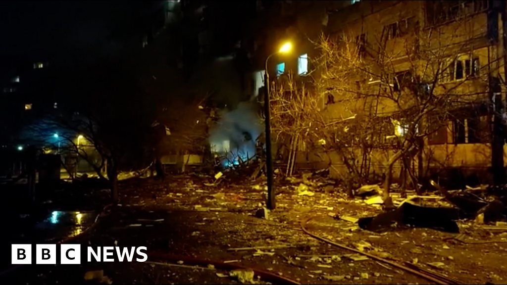 Ukraine conflict: Kyiv building destroyed by Russian rocket - BBC News