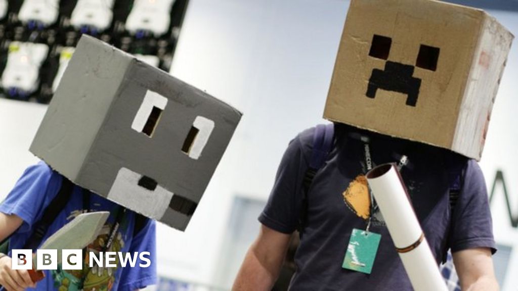 Minecraft global gathering comes to London - BBC News