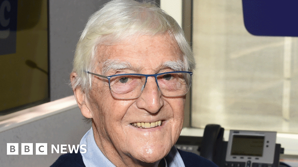 Parkinson questions his treatment of women in the past - BBC News