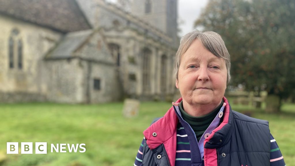 Gazeley church campaign to save medieval carved ceiling - BBC News