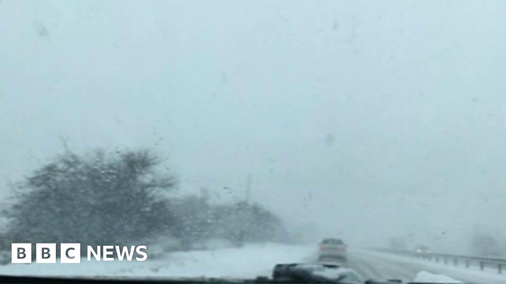 Difficult driving conditions on M1 - BBC News