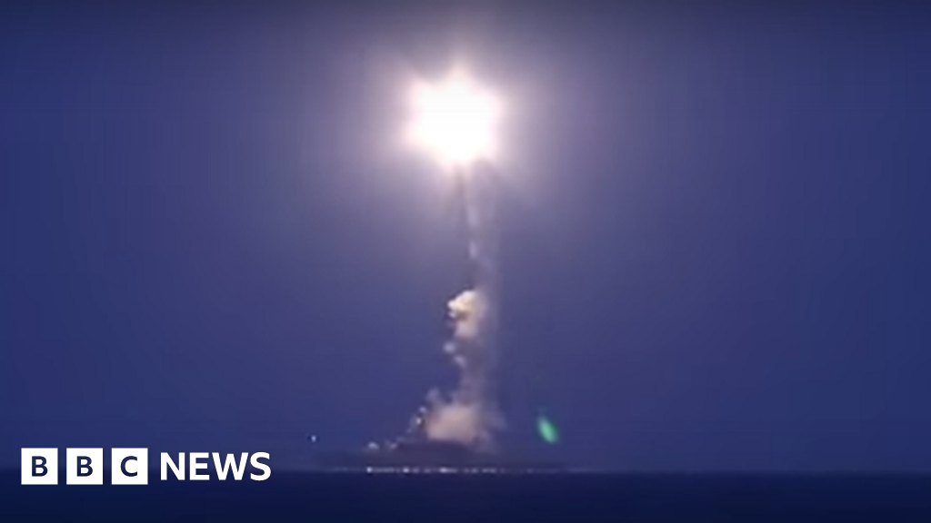 Russian missiles 'hit IS in Syria from Caspian Sea' - BBC News