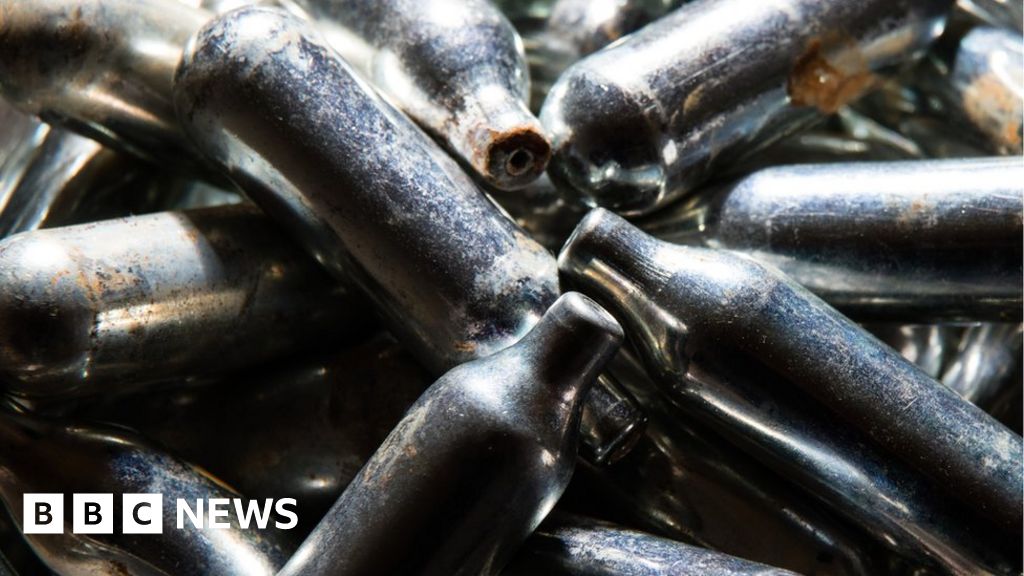 Four held over 50,000-canister 'laughing gas' haul - BBC News