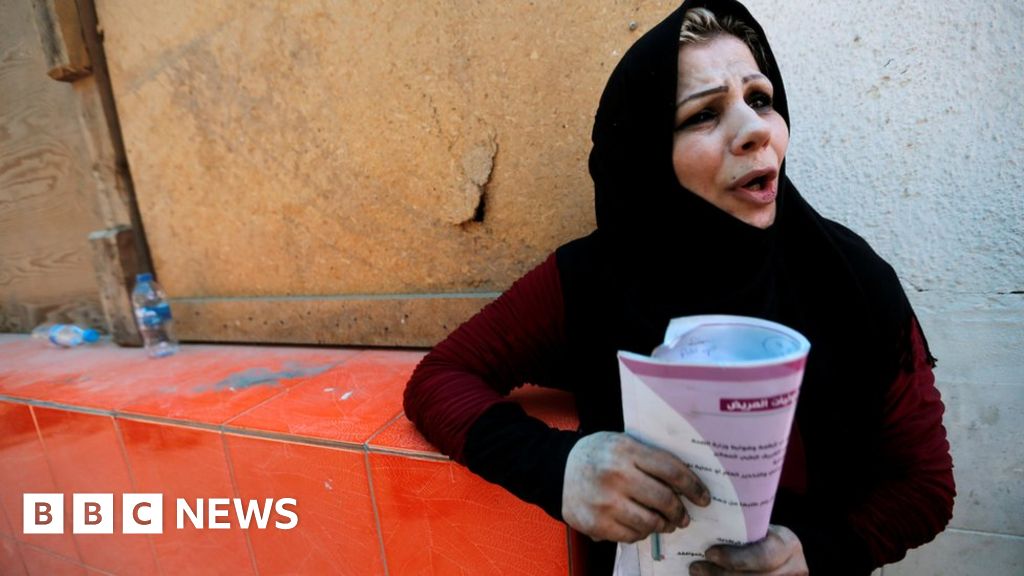 Iraq parents' horror at baby unit fire deaths - BBC News