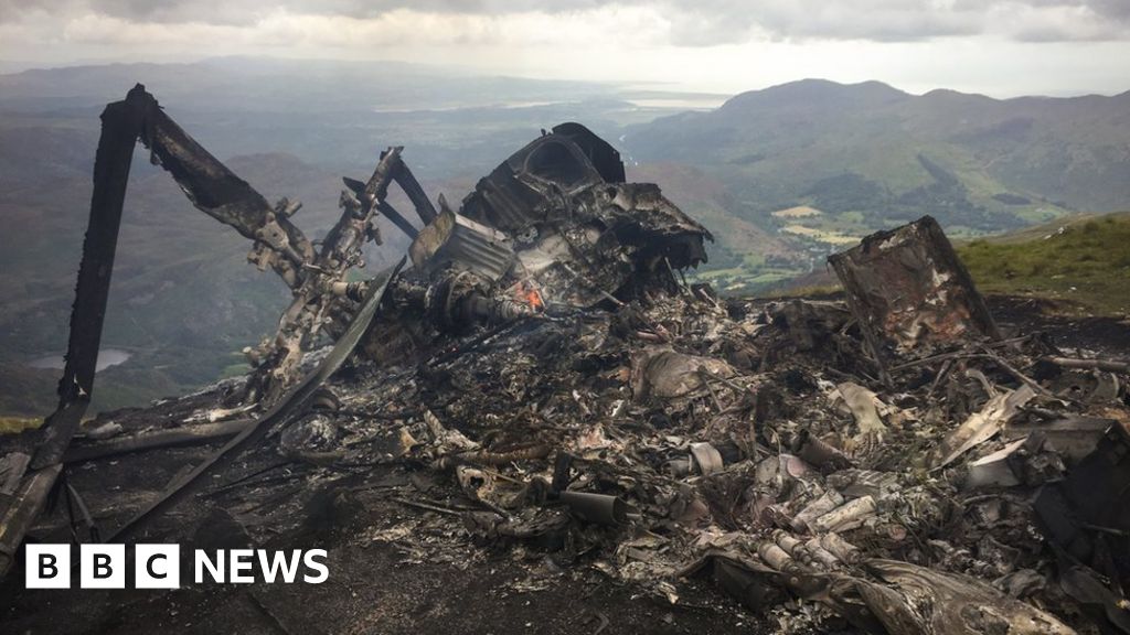 Snowdonia RAF helicopter fire: Wreckage recovered - BBC News