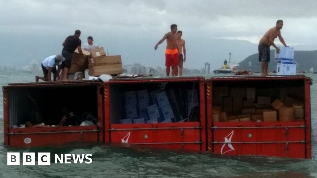 Brazilian cargo ship looted after containers go overboard - BBC News