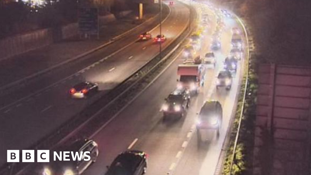 M4 five-vehicle crash at Swansea leaves two in hospital - BBC News