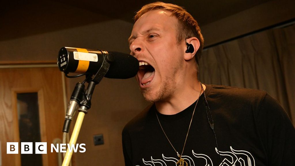 Architects singer Sam Carter stopped a gig after claiming he saw a ...