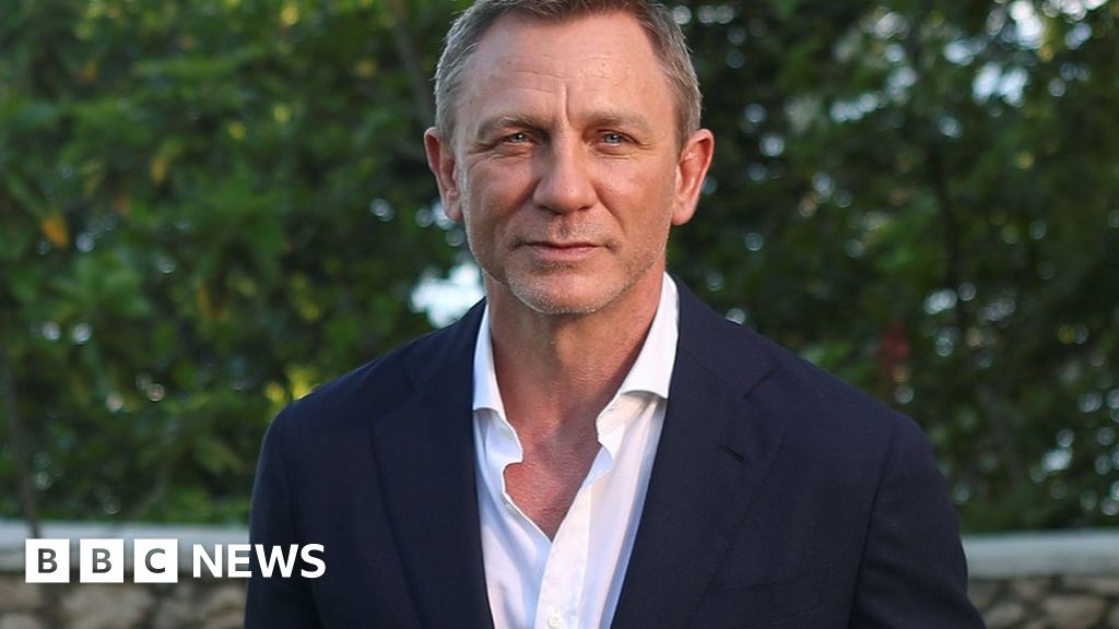 James Bond set 'explosion' at Pinewood Studios injures one - BBC News
