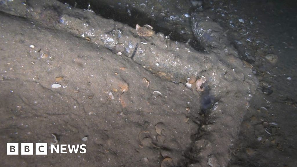 Roman-era anchor recovered from Suffolk windfarm project - BBC News