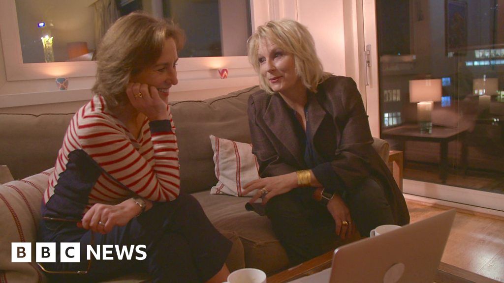 Kirsty Wark gets the low down on Jennifer Saunders’ menopause - BBC News