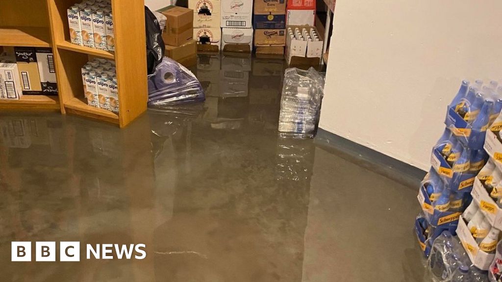 Huntingdon floods hit renovated Commemoration Hall arts centre - BBC News