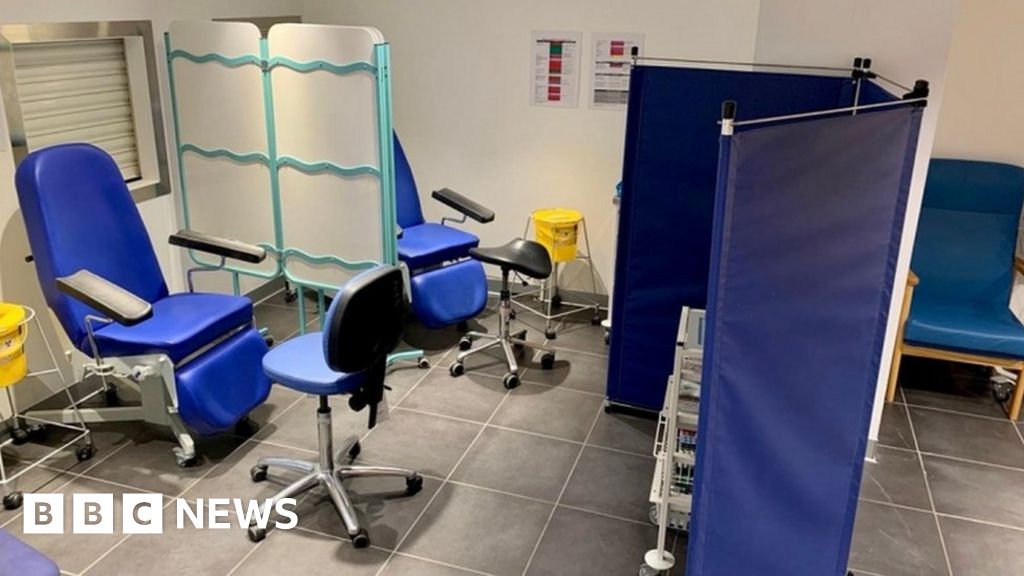 NHS blood test service at Birmingham New Street station - BBC News