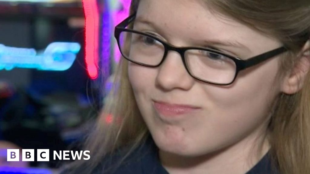 Girl, 10, wants to take on Apple with own tech company - BBC News