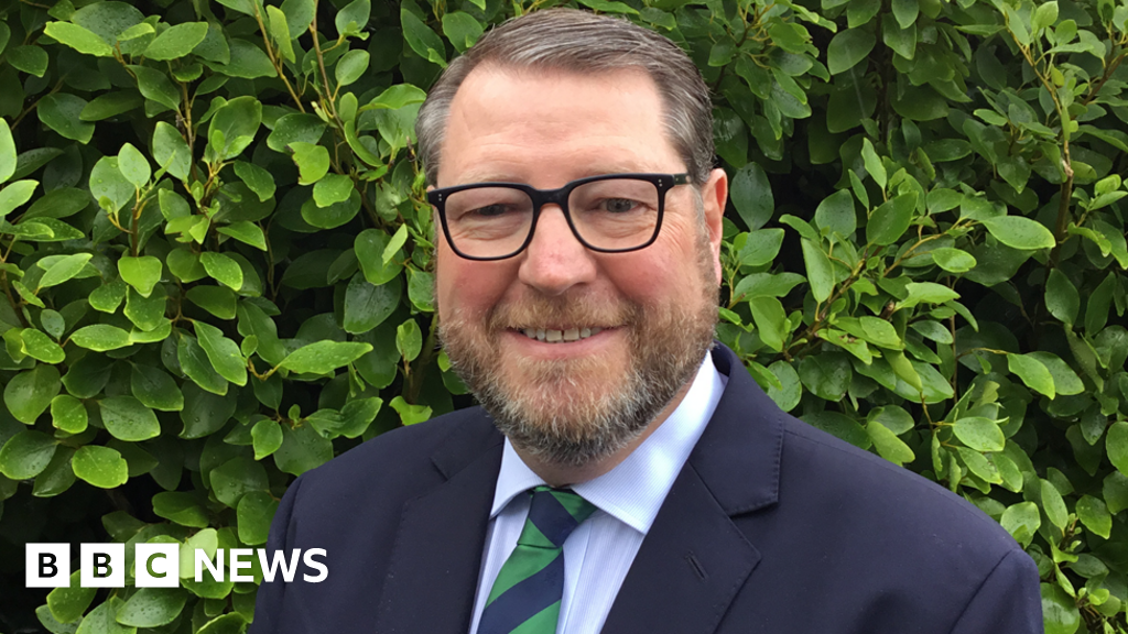 Ex-PSNI deputy chief constable appointed IFA chair - BBC News