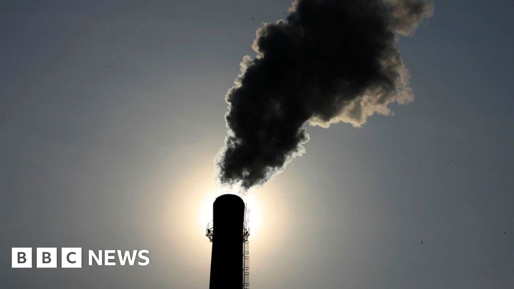 UK greenhouse gas emissions' 8% drop - BBC News