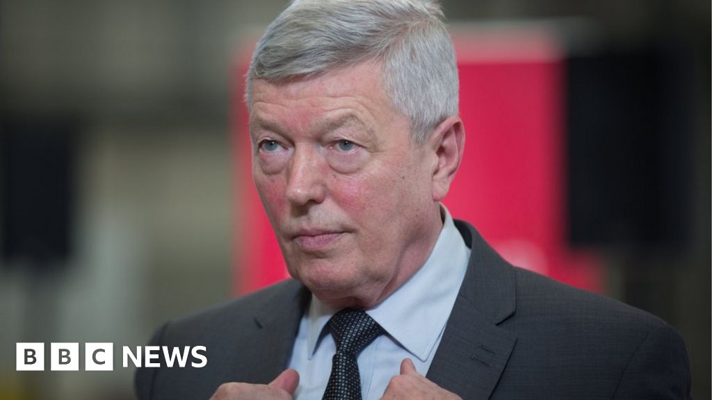 Labour MP Alan Johnson steps down after election call - BBC News
