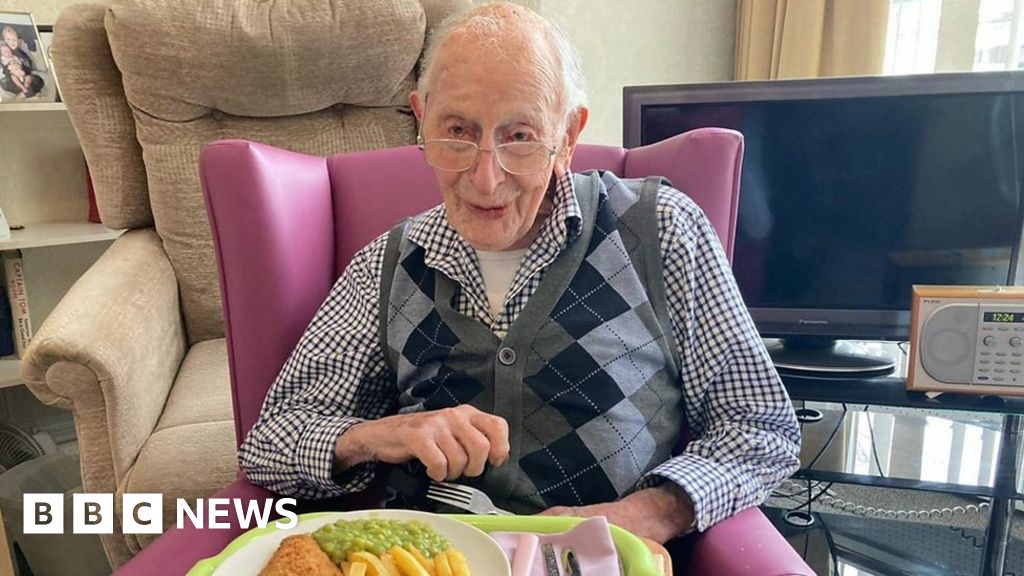 Great-grandad, 111, is now the world's oldest man - BBC News